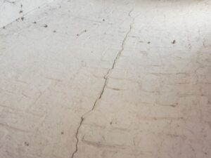 Grietas en el techo. ¿qué son? y ¿Cómo solucionarlas? - Imper Pro